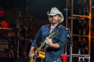 The real story behind the song, "Beer For My Horses" - OnStageCountry.com