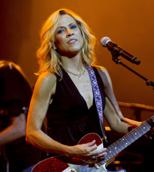 Sheryl Crow wows fans at Extra Innings - OnStageCountry.com
