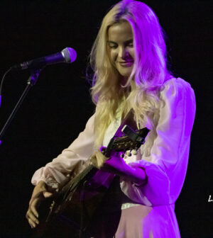 Zandi Holup is a rising star, with classic country style ...