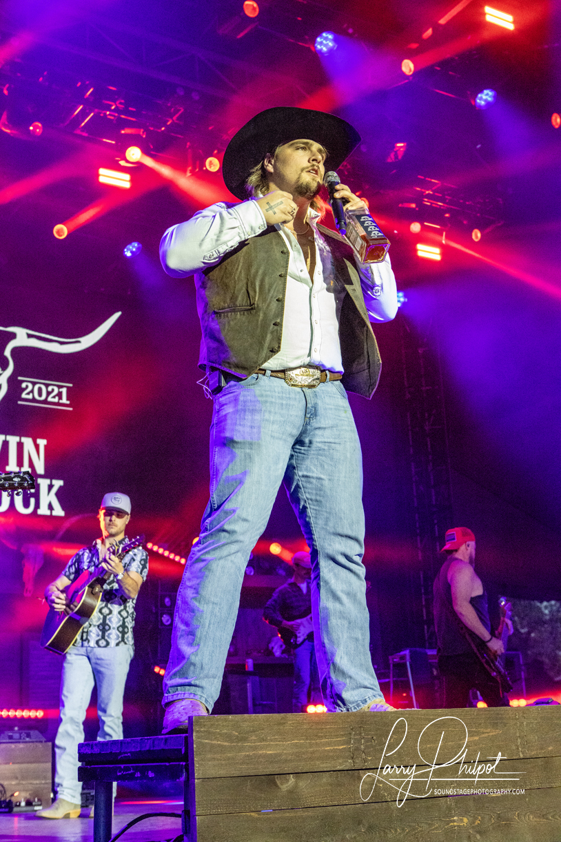 Unacceptable: Singer Gavin Adcock Slings Beer at Photographers and ...