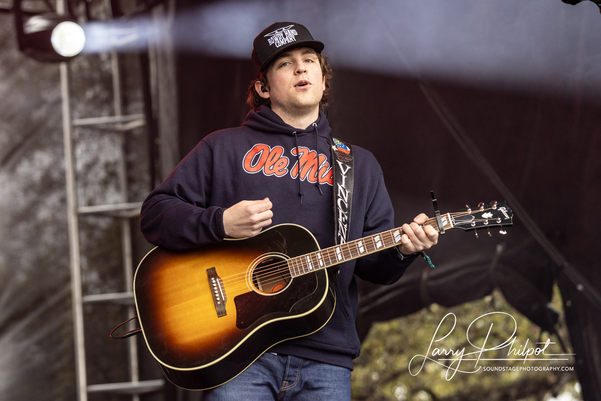 Vincent Mason: Humble Hits for a Young Crowd - OnStageCountry.com
